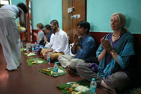 Eat at Floor or Dining Table..?? / myLot