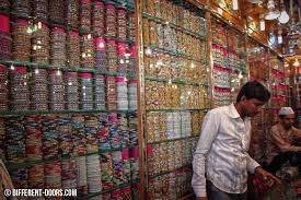 Bangle Bazaar or Chudi Bazaar or Laad Bazaar in Hyderabad... / myLot