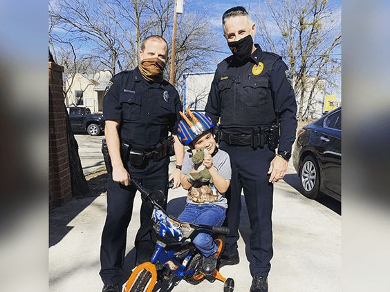A nice deed from a Irving Texas detective to make a child happy / myLot
