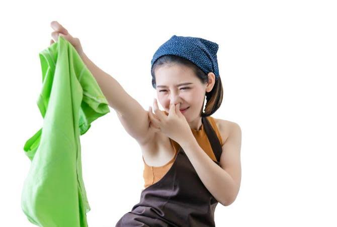 How do you remove bad smell from clothes in rainy season? / myLot