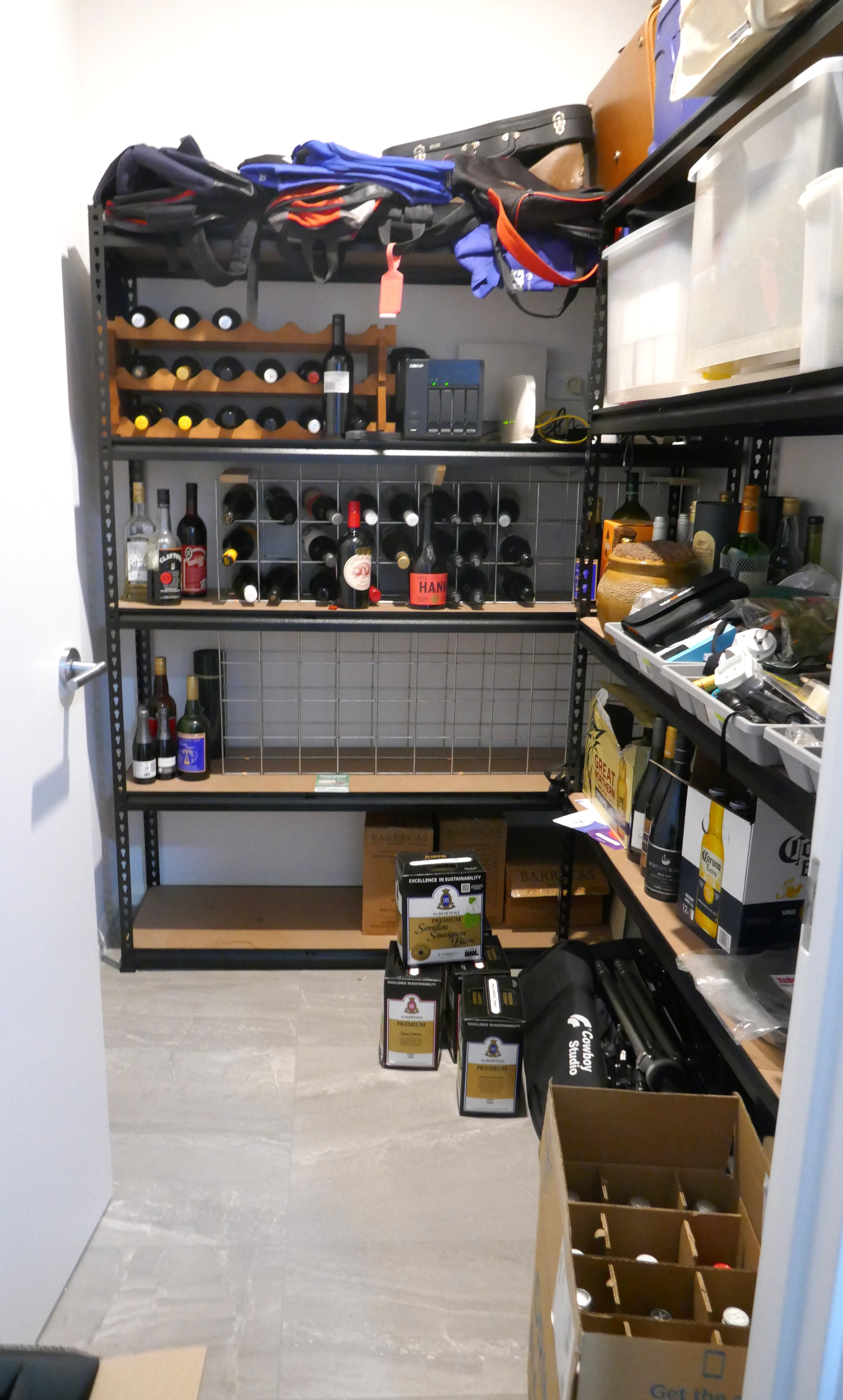 A big bang in the middle of the night / myLot